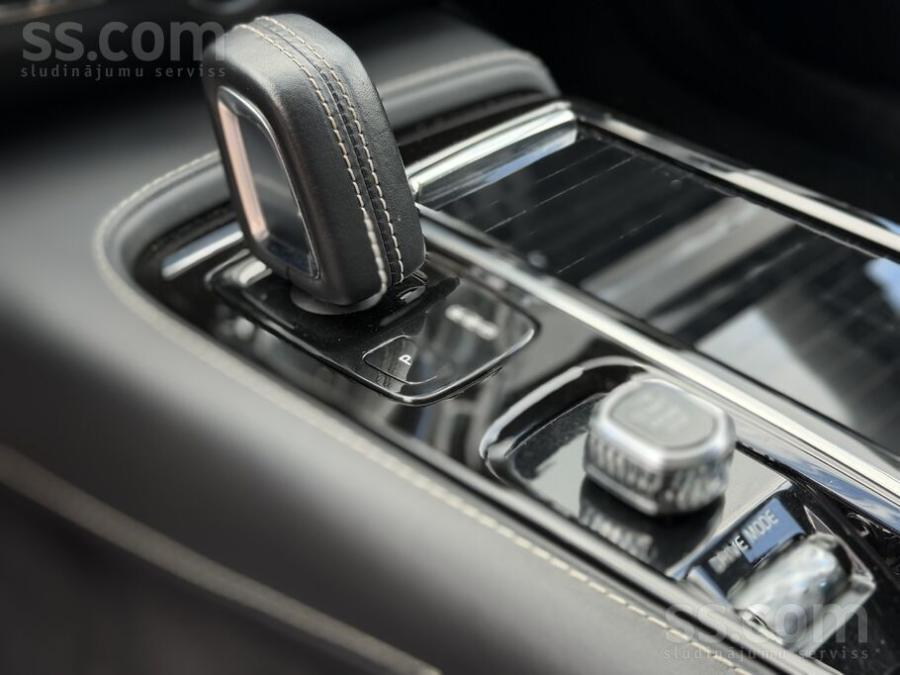 Zils Volvo V90 2019 Rīga, ar dzinēja tilpumu 2.00 L un nobraukumu 267 tūkst. km par 16900 €, foto 13 vietnē AUTOMOTO.COM.LV