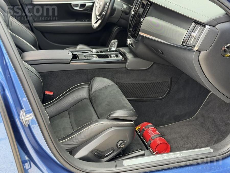Zils Volvo V90 2019 Rīga, ar dzinēja tilpumu 2.00 L un nobraukumu 267 tūkst. km par 16900 €, foto 17 vietnē AUTOMOTO.COM.LV