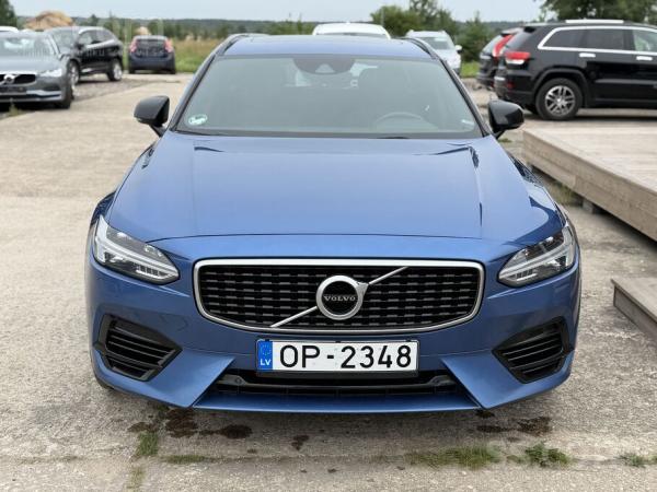 Blue Volvo V90 2019 in Riga, with an engine capacity of 2.00 L and mileage of 267 thousand km for 16900 €, photo 2 on AUTOMOTO.COM.LV