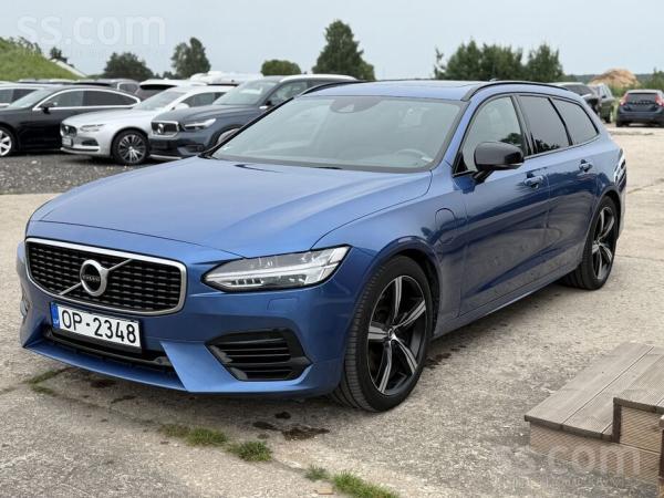 Blue Volvo V90 2019 in Riga, with an engine capacity of 2.00 L and mileage of 267 thousand km for 16900 €, photo 3 on AUTOMOTO.COM.LV