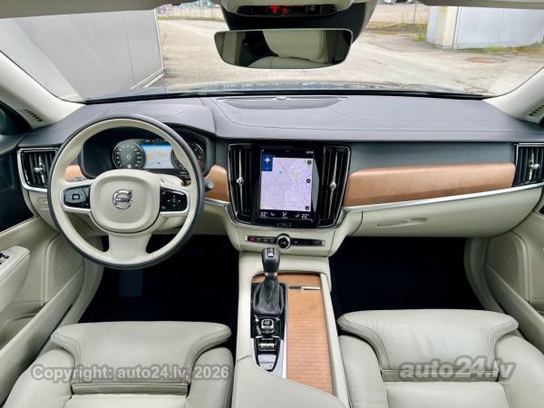 Blue Volvo V90 2019 in Tallinn, with an engine capacity of 2.00 L and mileage of 179 thousand km for 18500 €, photo 7 on AUTOMOTO.COM.LV