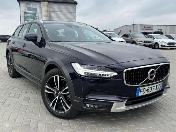 Blue Volvo V90 2019 in Taurage, with an engine capacity of 1.97 L and mileage of 318 thousand km for 14900 €, photo 3 on AUTOMOTO.COM.LV