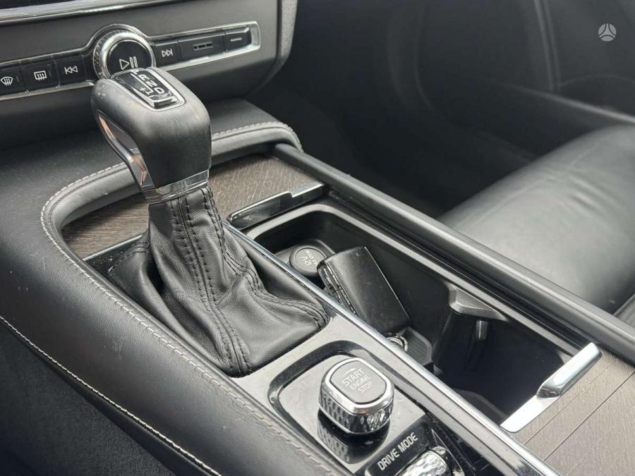 Zils Volvo V90 2019 Tauragė, ar dzinēja tilpumu 1.97 L un nobraukumu 318 tūkst. km par 14900 €, foto 16 vietnē AUTOMOTO.COM.LV