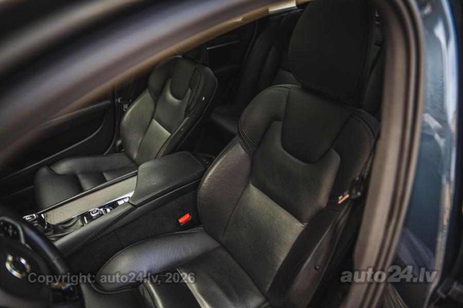 Zils Volvo V90 2019 Tallina, ar dzinēja tilpumu 2.00 L un nobraukumu 157 tūkst. km par 27990 €, foto 13 vietnē AUTOMOTO.COM.LV