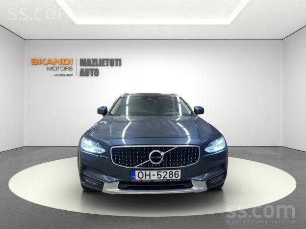 Blue Volvo V90 2020 in Riga, with an engine capacity of 2.00 L and mileage of 174 thousand km for 24290 €, photo 2 on AUTOMOTO.COM.LV