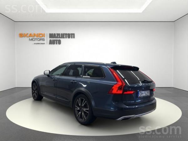 Blue Volvo V90 2020 in Riga, with an engine capacity of 2.00 L and mileage of 174 thousand km for 24290 €, photo 4 on AUTOMOTO.COM.LV