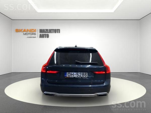 Blue Volvo V90 2020 in Riga, with an engine capacity of 2.00 L and mileage of 174 thousand km for 24290 €, photo 5 on AUTOMOTO.COM.LV