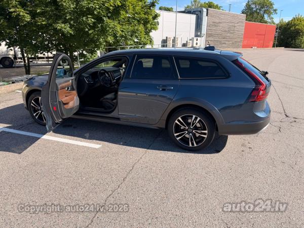 Blue Volvo V90 2020 in Tallinn, with an engine capacity of 2.00 L and mileage of 259 thousand km for 21900 €, photo 4 on AUTOMOTO.COM.LV