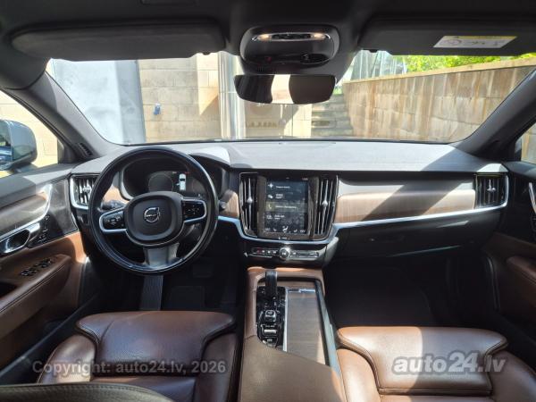 Blue Volvo V90 2020 in Tallinn, with an engine capacity of 2.00 L and mileage of 259 thousand km for 21900 €, photo 7 on AUTOMOTO.COM.LV
