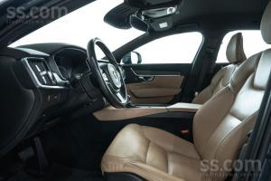 Blue Volvo V90 2020 in Riga, with an engine capacity of 2.00 L and mileage of 222 thousand km for 19900 €, photo 8 on AUTOMOTO.COM.LV