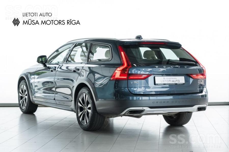 Blue Volvo V90 2020 in Riga, with an engine capacity of 2.00 L and mileage of 222 thousand km for 19900 €, photo 11 on AUTOMOTO.COM.LV