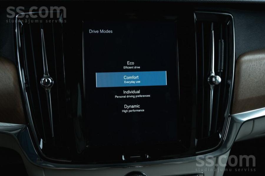 Zils Volvo V90 2020 Rīga, ar dzinēja tilpumu 2.00 L un nobraukumu 175 tūkst. km par 20900 €, foto 24 vietnē AUTOMOTO.COM.LV