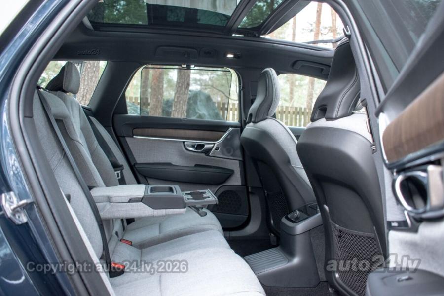 Blue Volvo V90 2021 in Tallinn, with an engine capacity of 2.00 L and mileage of 95 thousand km for 36990 €, photo 12 on AUTOMOTO.COM.LV