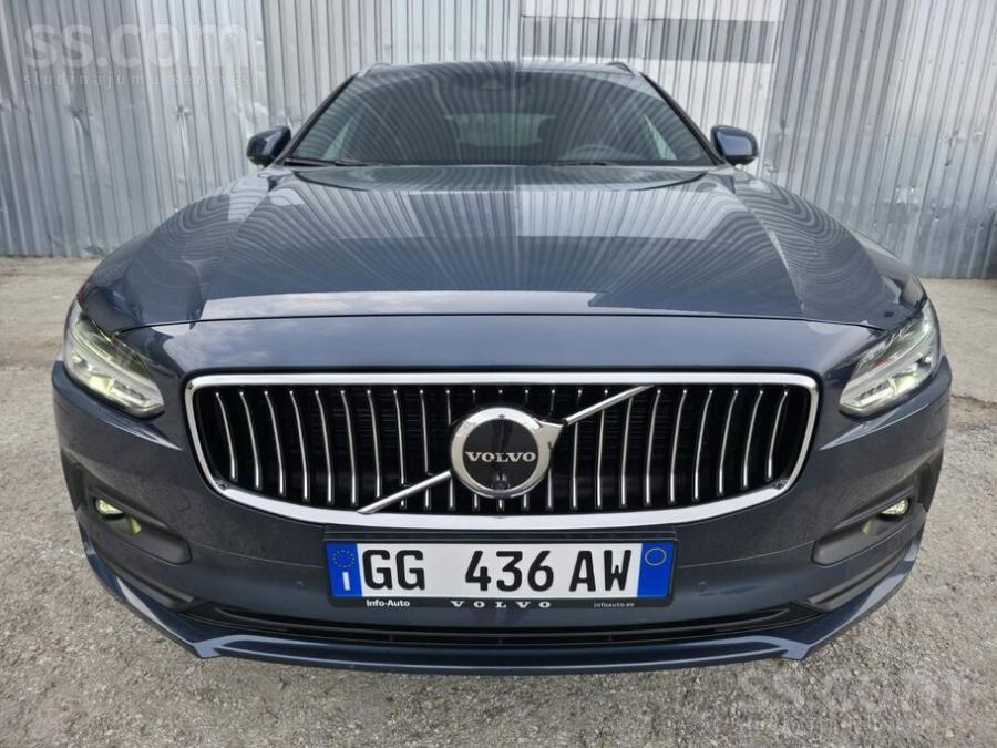 Blue Volvo V90 2021 in Tallinn, with an engine capacity of 2.00 L and mileage of 155 thousand km for 23850 €, photo 3 on AUTOMOTO.COM.LV