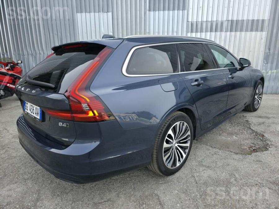 Blue Volvo V90 2021 in Tallinn, with an engine capacity of 2.00 L and mileage of 155 thousand km for 23850 €, photo 4 on AUTOMOTO.COM.LV