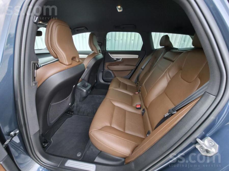 Blue Volvo V90 2021 in Tallinn, with an engine capacity of 2.00 L and mileage of 155 thousand km for 23850 €, photo 11 on AUTOMOTO.COM.LV