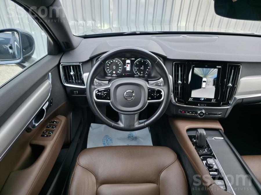 Blue Volvo V90 2021 in Tallinn, with an engine capacity of 2.00 L and mileage of 155 thousand km for 23850 €, photo 12 on AUTOMOTO.COM.LV
