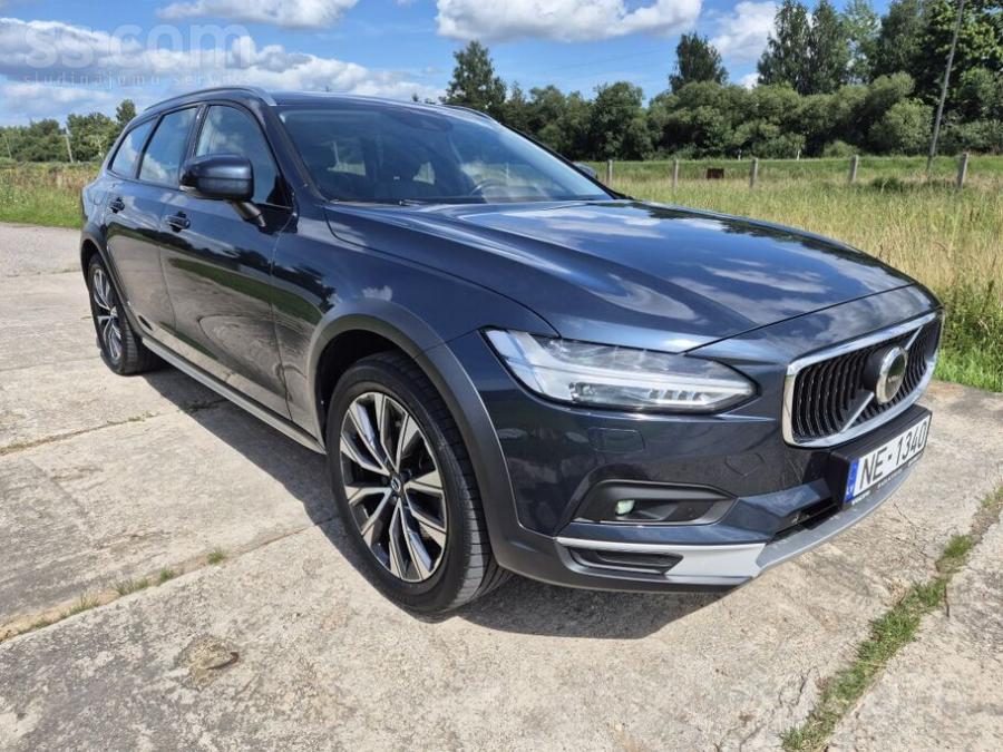 Blue Volvo V90 2021 in Jelgava, with an engine capacity of 2.00 L and mileage of 172 thousand km for 24900 €, photo 1 on AUTOMOTO.COM.LV