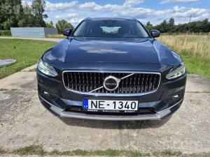 Blue Volvo V90 2021 in Jelgava, with an engine capacity of 2.00 L and mileage of 172 thousand km for 24900 €, photo 3 on AUTOMOTO.COM.LV