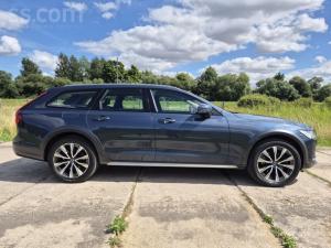Blue Volvo V90 2021 in Jelgava, with an engine capacity of 2.00 L and mileage of 172 thousand km for 24900 €, photo 5 on AUTOMOTO.COM.LV
