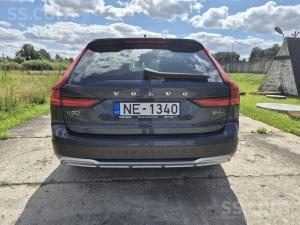 Blue Volvo V90 2021 in Jelgava, with an engine capacity of 2.00 L and mileage of 172 thousand km for 24900 €, photo 7 on AUTOMOTO.COM.LV