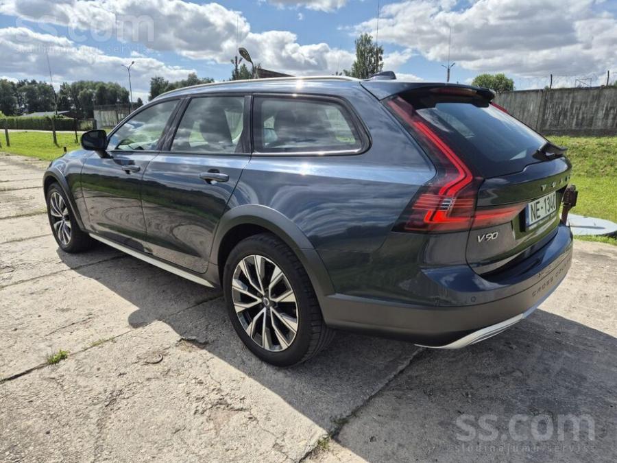 Blue Volvo V90 2021 in Jelgava, with an engine capacity of 2.00 L and mileage of 172 thousand km for 24900 €, photo 8 on AUTOMOTO.COM.LV
