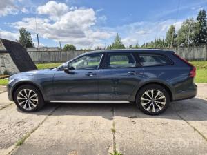 Blue Volvo V90 2021 in Jelgava, with an engine capacity of 2.00 L and mileage of 172 thousand km for 24900 €, photo 9 on AUTOMOTO.COM.LV