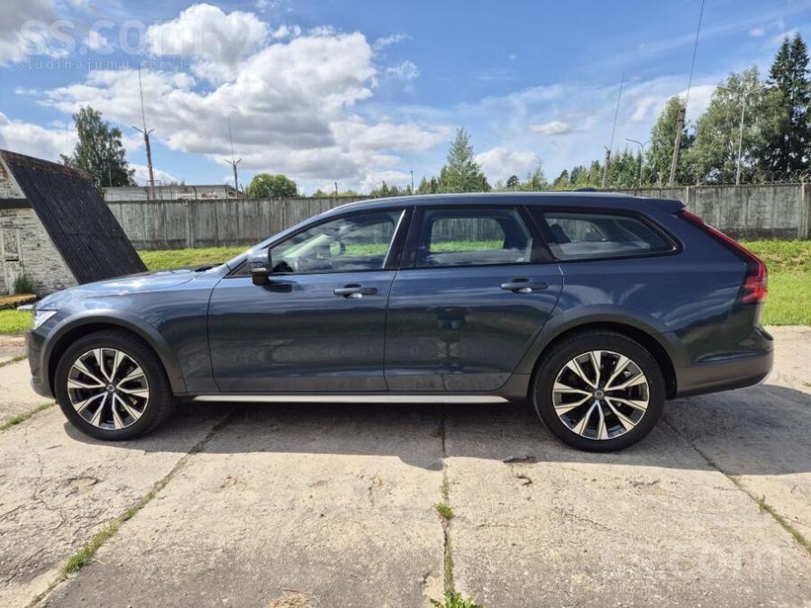 Blue Volvo V90 2021 in Jelgava, with an engine capacity of 2.00 L and mileage of 172 thousand km for 24900 €, photo 9 on AUTOMOTO.COM.LV