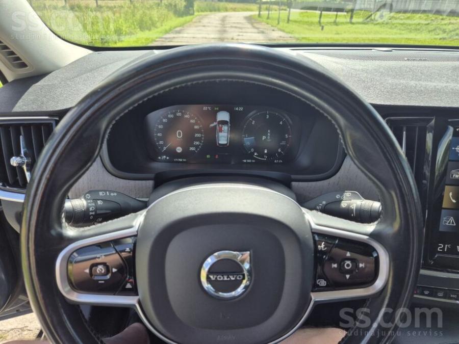 Blue Volvo V90 2021 in Jelgava, with an engine capacity of 2.00 L and mileage of 172 thousand km for 24900 €, photo 11 on AUTOMOTO.COM.LV