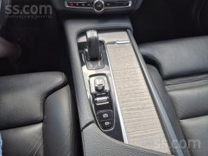 Blue Volvo V90 2021 in Jelgava, with an engine capacity of 2.00 L and mileage of 172 thousand km for 24900 €, photo 14 on AUTOMOTO.COM.LV