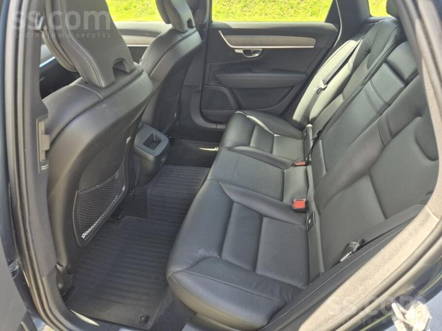 Blue Volvo V90 2021 in Jelgava, with an engine capacity of 2.00 L and mileage of 172 thousand km for 24900 €, photo 16 on AUTOMOTO.COM.LV