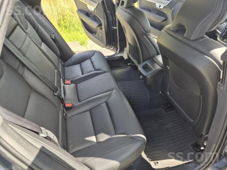 Blue Volvo V90 2021 in Jelgava, with an engine capacity of 2.00 L and mileage of 172 thousand km for 24900 €, photo 17 on AUTOMOTO.COM.LV