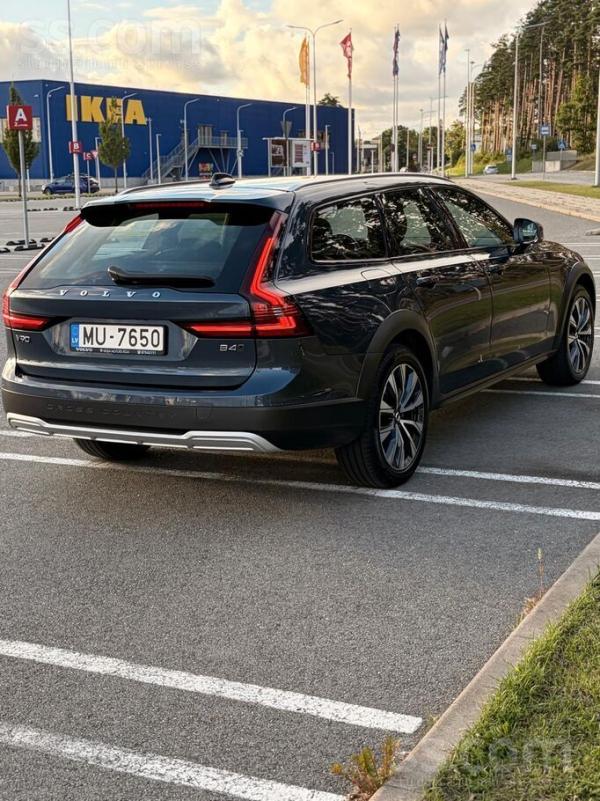 Blue Volvo V90 2021 in Riga, with an engine capacity of 2.00 L and mileage of 176 thousand km for 26600 €, photo 3 on AUTOMOTO.COM.LV