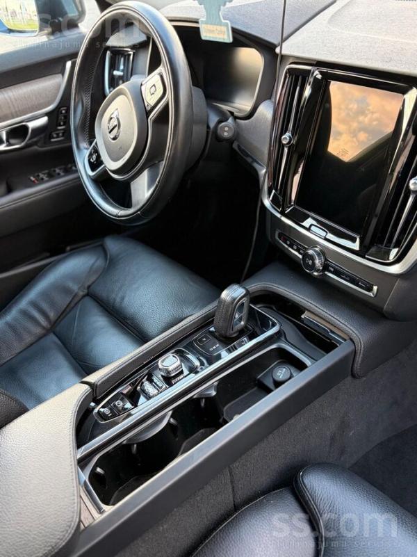 Blue Volvo V90 2021 in Riga, with an engine capacity of 2.00 L and mileage of 176 thousand km for 26600 €, photo 10 on AUTOMOTO.COM.LV