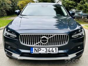 Zils Volvo V90 2021 Rīga, ar dzinēja tilpumu 2.00 L un nobraukumu 62 tūkst. km par 31900 €, foto  vietnē AUTOMOTO.COM.LV