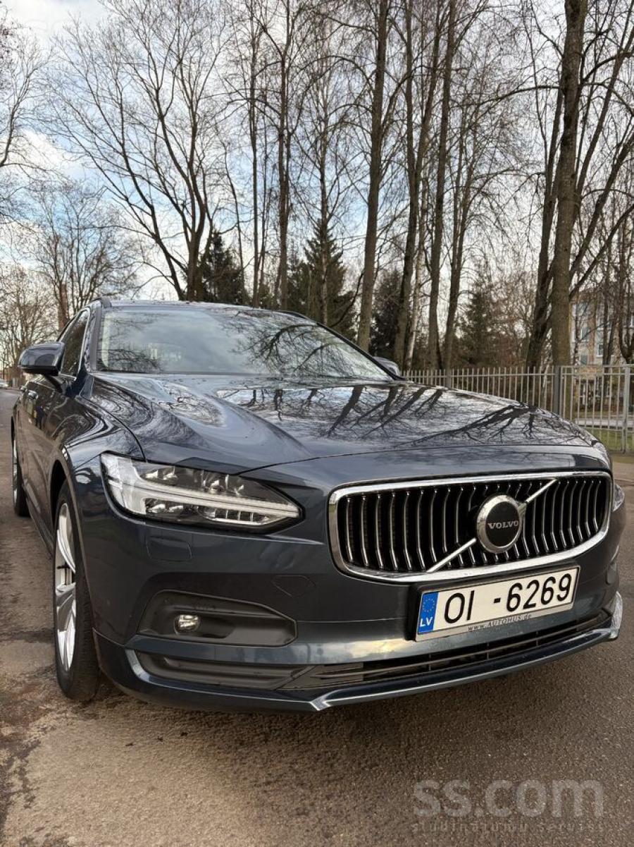 Blue Volvo V90 2021 in Riga, with an engine capacity of 2.00 L and mileage of 163 thousand km for 25500 €, photo 3 on AUTOMOTO.COM.LV