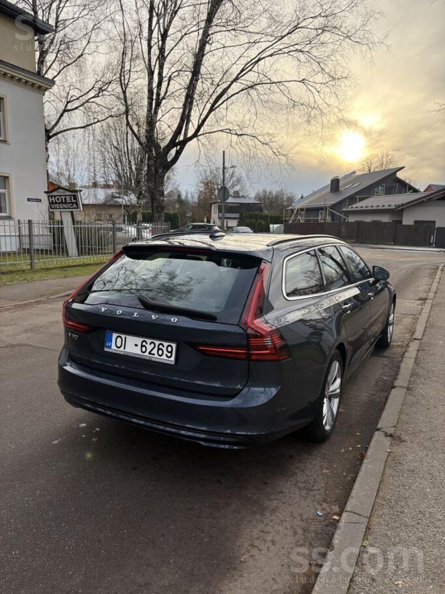Blue Volvo V90 2021 in Riga, with an engine capacity of 2.00 L and mileage of 163 thousand km for 25500 €, photo 4 on AUTOMOTO.COM.LV