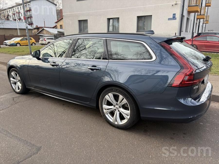 Blue Volvo V90 2021 in Riga, with an engine capacity of 2.00 L and mileage of 163 thousand km for 25500 €, photo 5 on AUTOMOTO.COM.LV