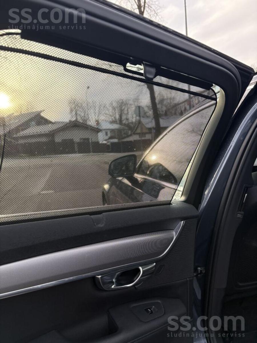 Blue Volvo V90 2021 in Riga, with an engine capacity of 2.00 L and mileage of 163 thousand km for 25500 €, photo 6 on AUTOMOTO.COM.LV