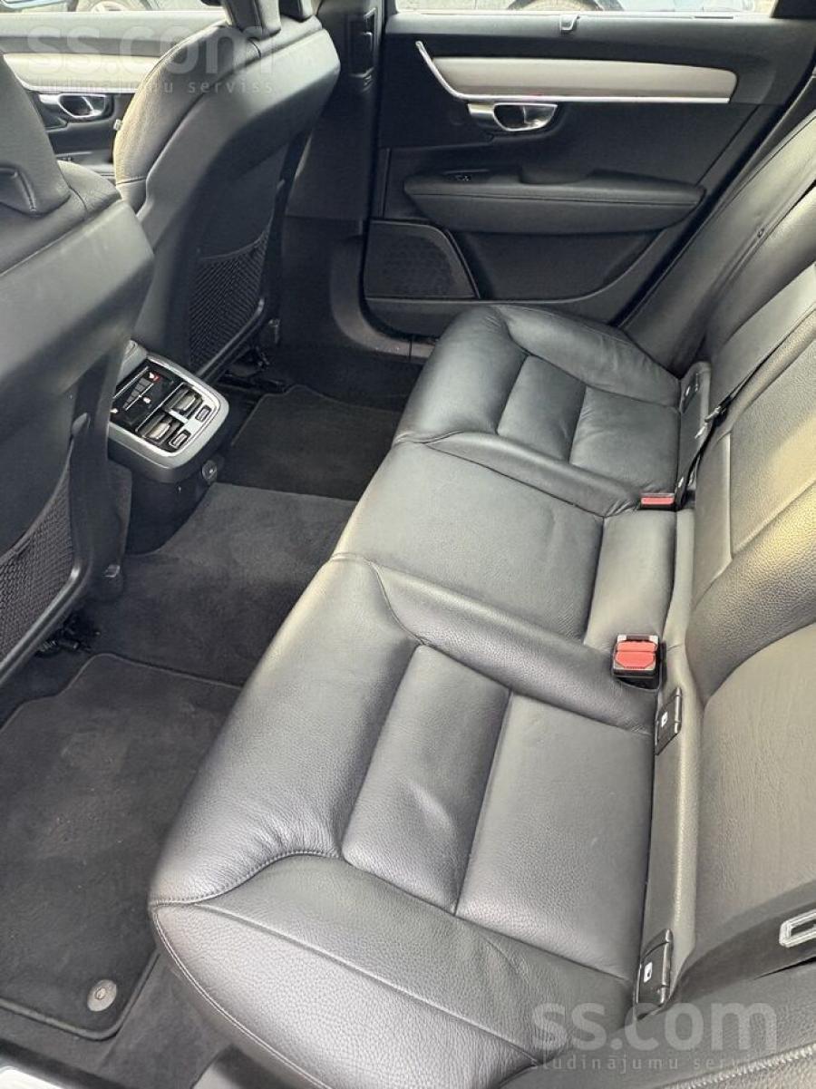 Blue Volvo V90 2021 in Riga, with an engine capacity of 2.00 L and mileage of 163 thousand km for 25500 €, photo 7 on AUTOMOTO.COM.LV