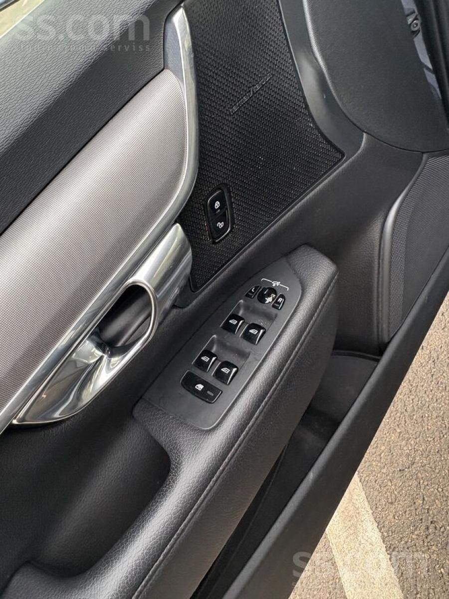 Blue Volvo V90 2021 in Riga, with an engine capacity of 2.00 L and mileage of 163 thousand km for 25500 €, photo 9 on AUTOMOTO.COM.LV