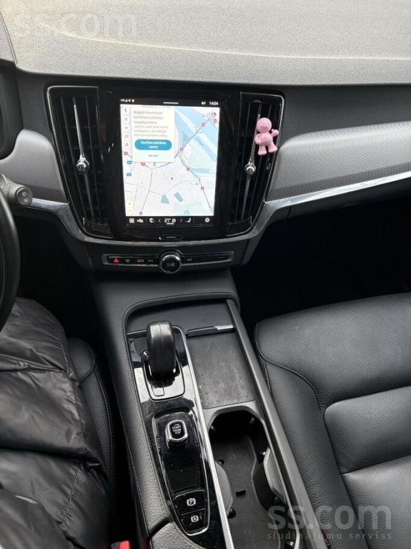 Blue Volvo V90 2021 in Riga, with an engine capacity of 2.00 L and mileage of 163 thousand km for 25500 €, photo 10 on AUTOMOTO.COM.LV