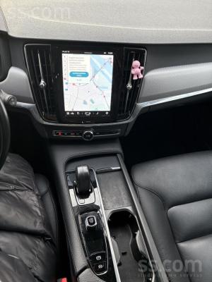 Blue Volvo V90 2021 in Riga, with an engine capacity of 2.00 L and mileage of 163 thousand km for 25500 €, photo 10 on AUTOMOTO.COM.LV