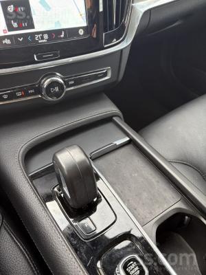 Blue Volvo V90 2021 in Riga, with an engine capacity of 2.00 L and mileage of 163 thousand km for 25500 €, photo 11 on AUTOMOTO.COM.LV