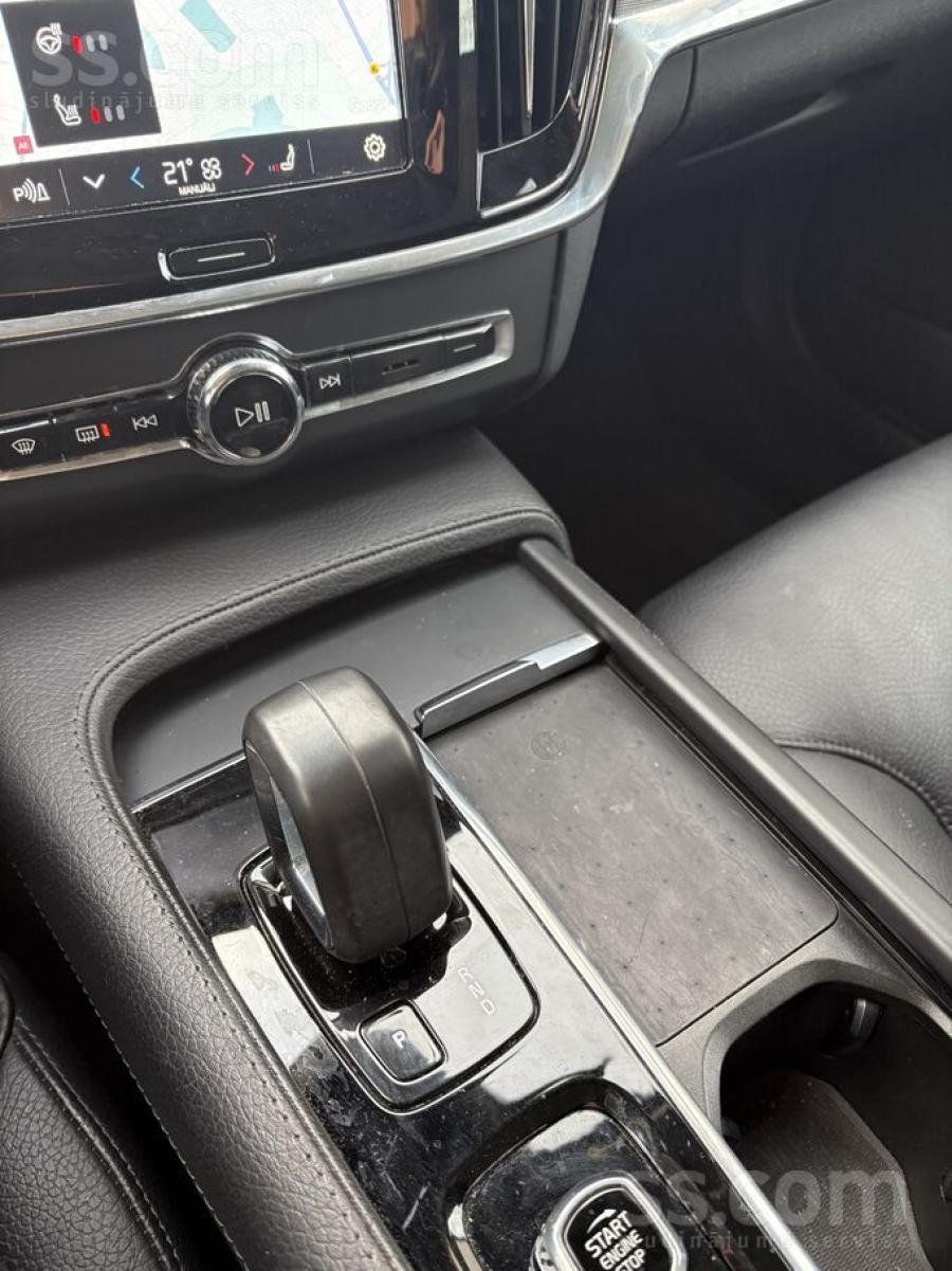 Blue Volvo V90 2021 in Riga, with an engine capacity of 2.00 L and mileage of 163 thousand km for 25500 €, photo 11 on AUTOMOTO.COM.LV