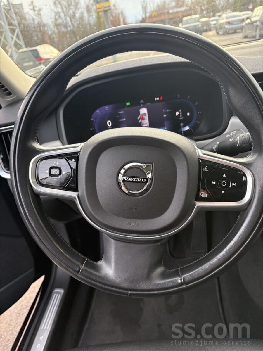 Blue Volvo V90 2021 in Riga, with an engine capacity of 2.00 L and mileage of 163 thousand km for 25500 €, photo 12 on AUTOMOTO.COM.LV