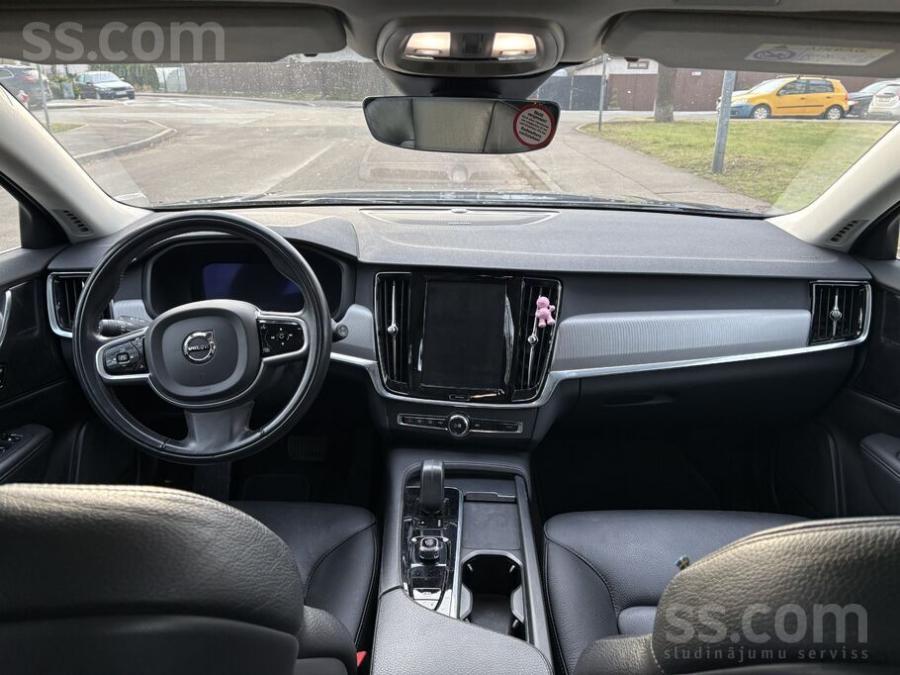 Blue Volvo V90 2021 in Riga, with an engine capacity of 2.00 L and mileage of 163 thousand km for 25500 €, photo 13 on AUTOMOTO.COM.LV