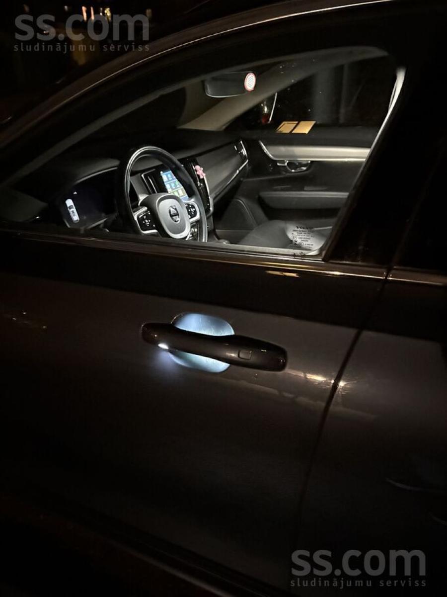 Blue Volvo V90 2021 in Riga, with an engine capacity of 2.00 L and mileage of 163 thousand km for 25500 €, photo 20 on AUTOMOTO.COM.LV