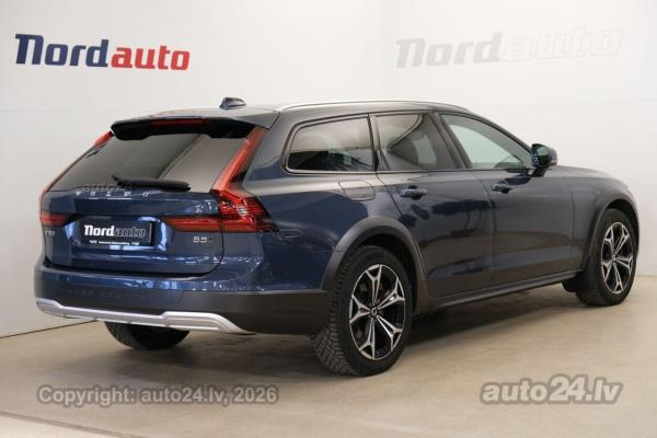 Blue Volvo V90 2022 in Tallinn, with an engine capacity of 2.00 L and mileage of 89 thousand km for 39900 €, photo 2 on AUTOMOTO.COM.LV
