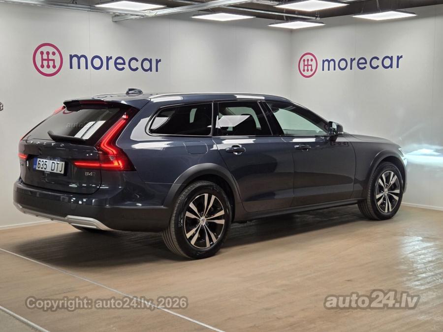 Blue Volvo V90 2022 in Tallinn, with an engine capacity of 2.00 L and mileage of 88 thousand km for 34900 €, photo 5 on AUTOMOTO.COM.LV